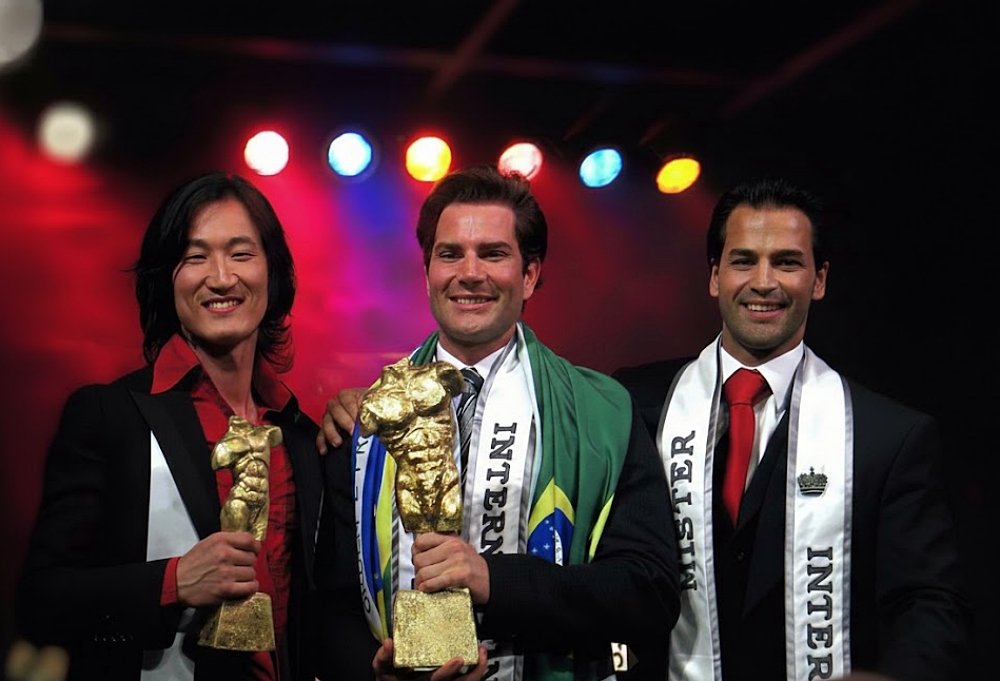 Wissam Hanna crowns Mister International 2007 Alan Bianco Martini in ...