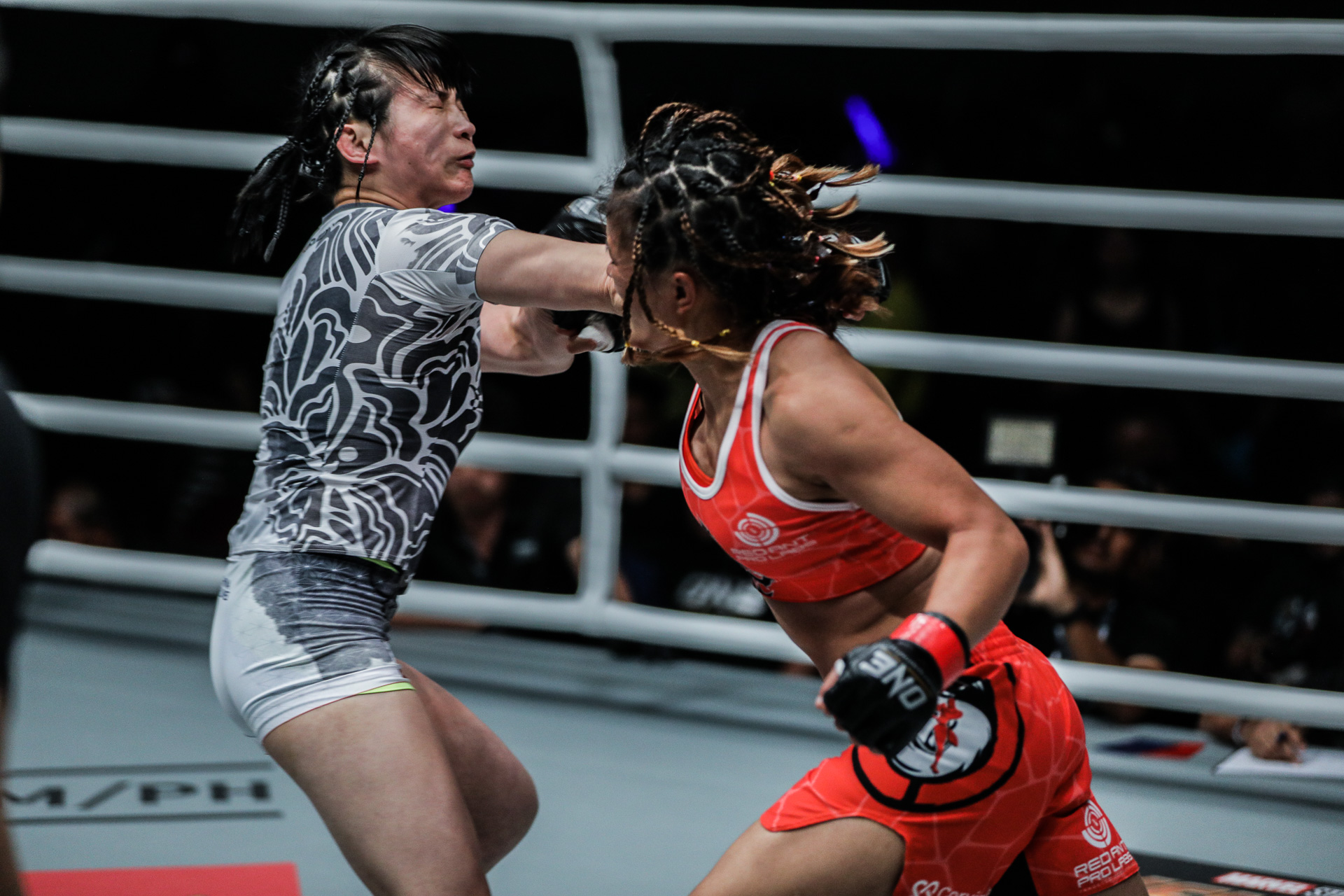 [PHOTOS] Gina Iniong vs Jenny Huang at ‘ONE: Heroes of Honor’ – CONAN Daily