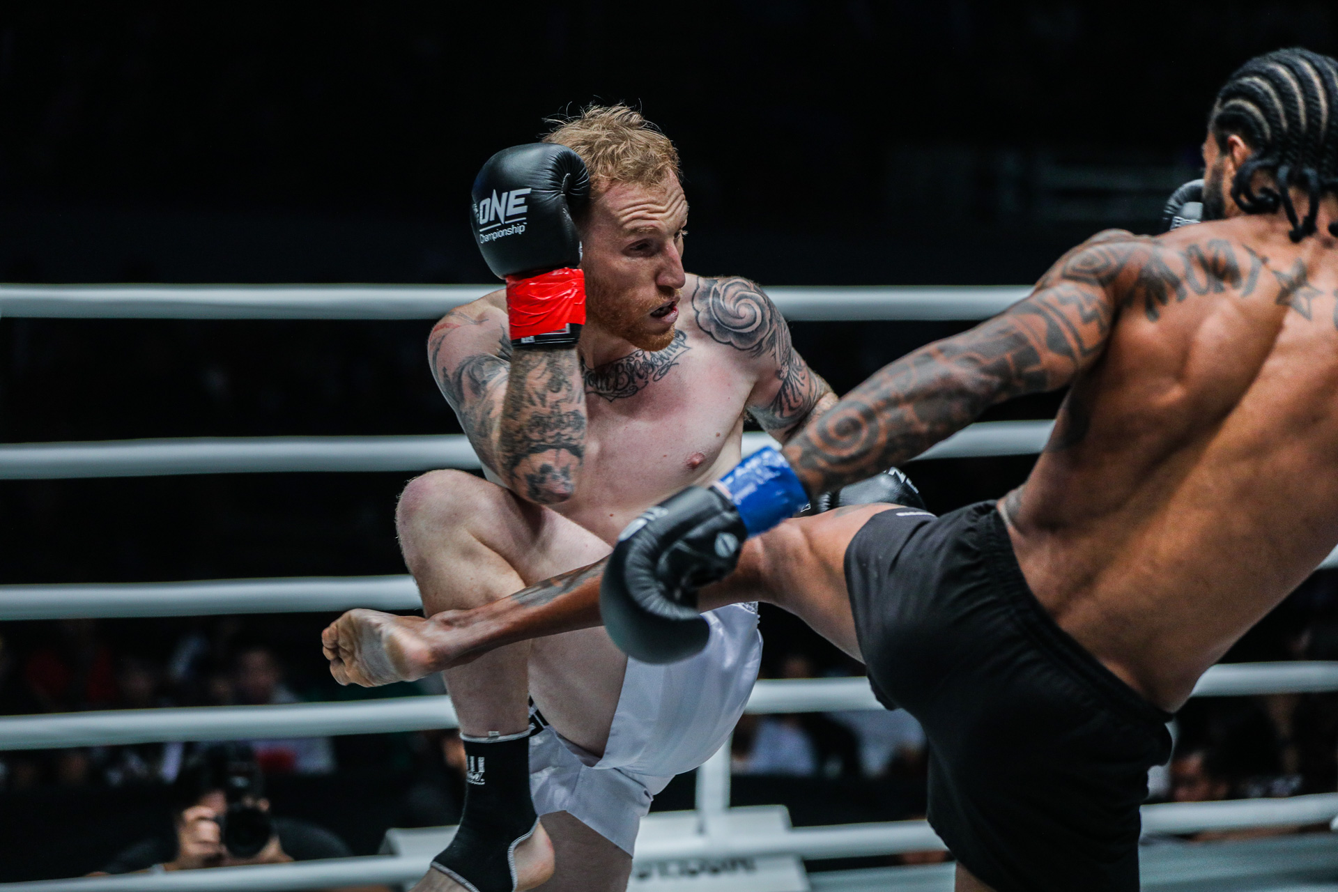 [PHOTOS] Elliot Compton vs Cosmo Alexandre at ONE Super Series at ‘ONE ...