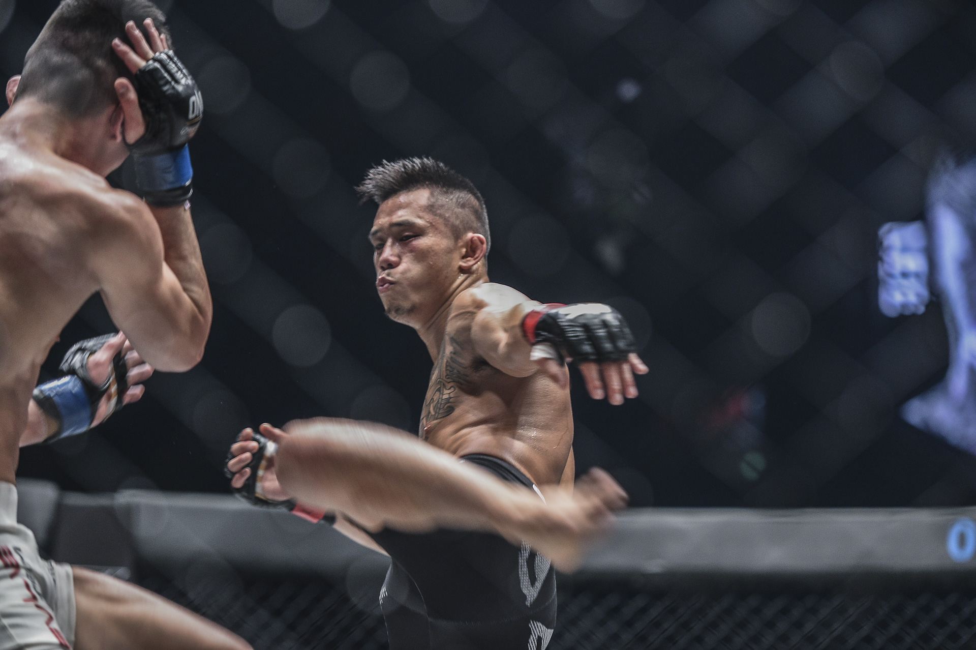 [PHOTOS] Martin Nguyen vs Christian Lee at ‘ONE: Unstoppable Dreams’ in ...