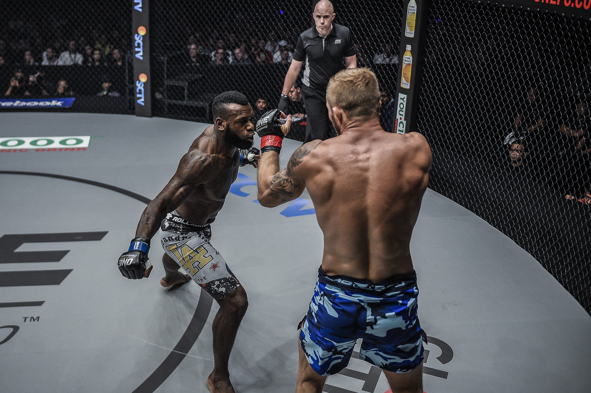 [PHOTOS] Vitaly Bigdash vs Leandro Ataides at ‘ONE: Grit and Glory ...