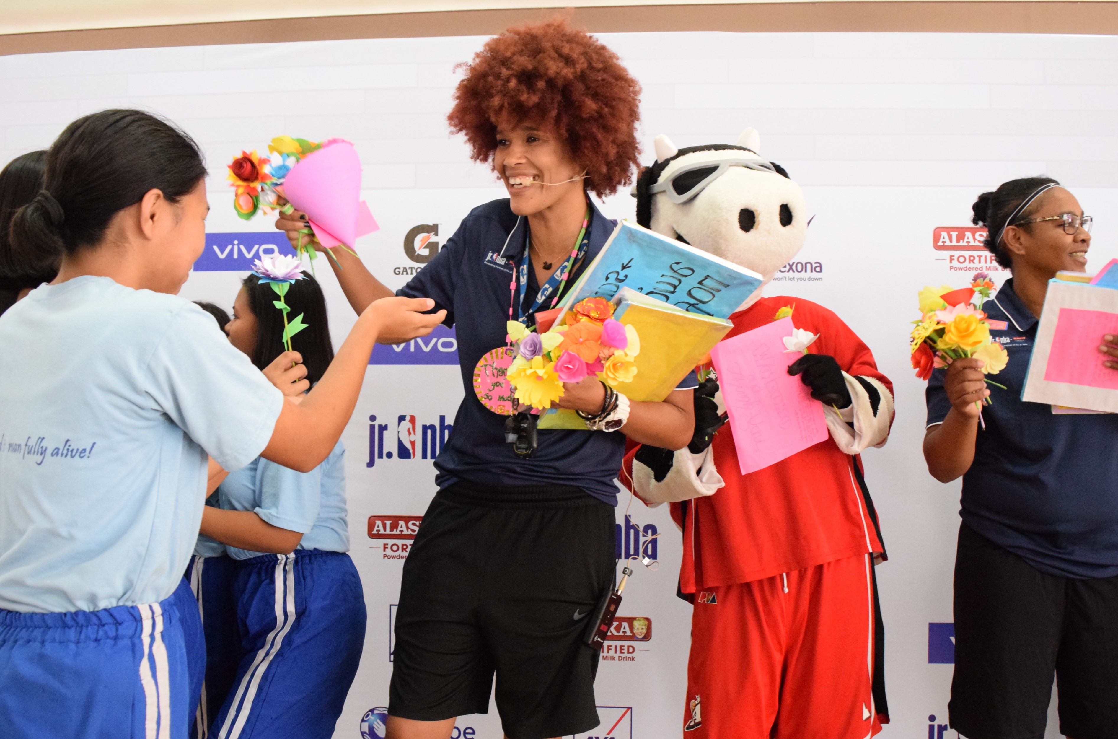 Jr NBA coaches Natalia Andrei Dos Santos, Jeffrey Cariaso get roses ...